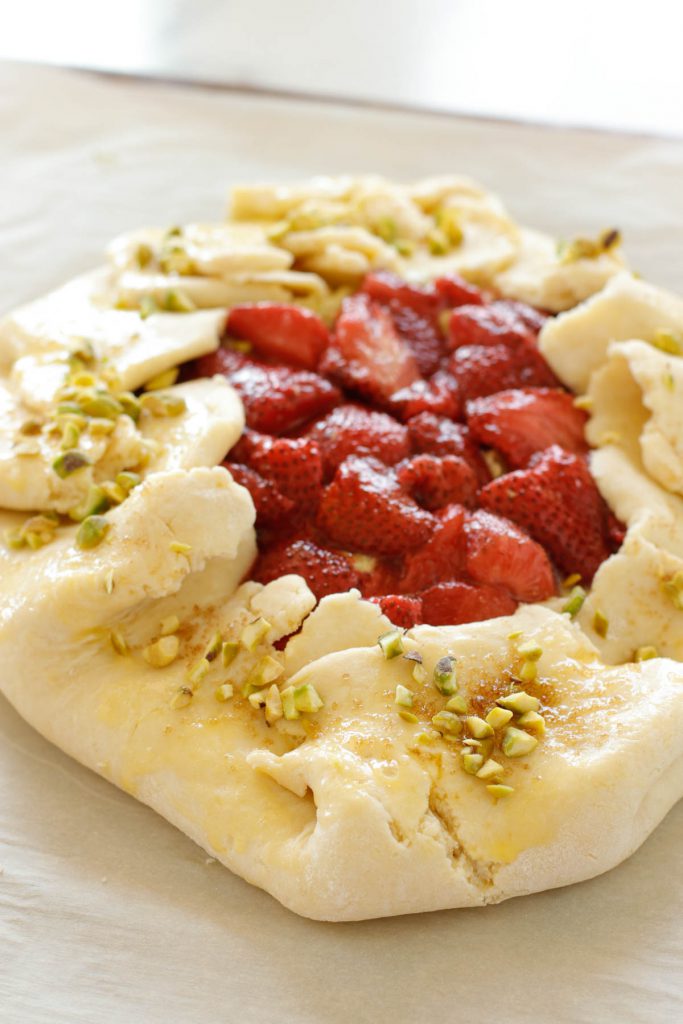 Strawberry Pistachio Tart - Circle of Eaters